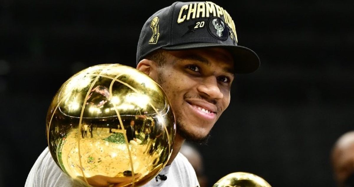 Που θα βρίσκεται ο Αντετοκούνμπο στους κορυφαίους forwards όταν ...